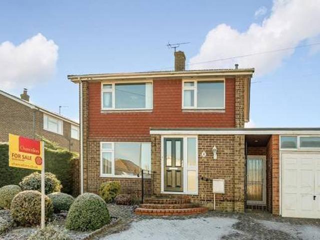 3 bedroom detached house for sale in Basingstoke Hampshire RG23