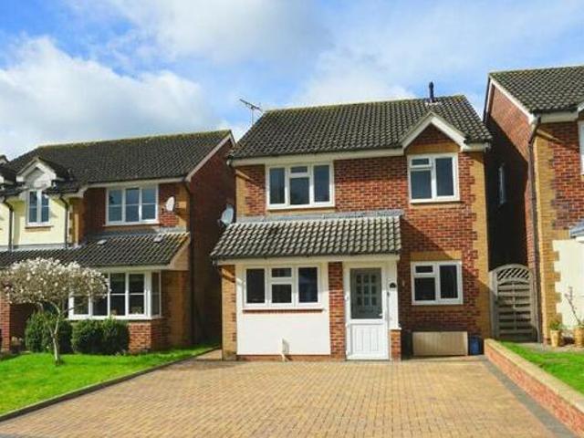 3 Bedroom Detached House For Sale In Beautiful Throughout