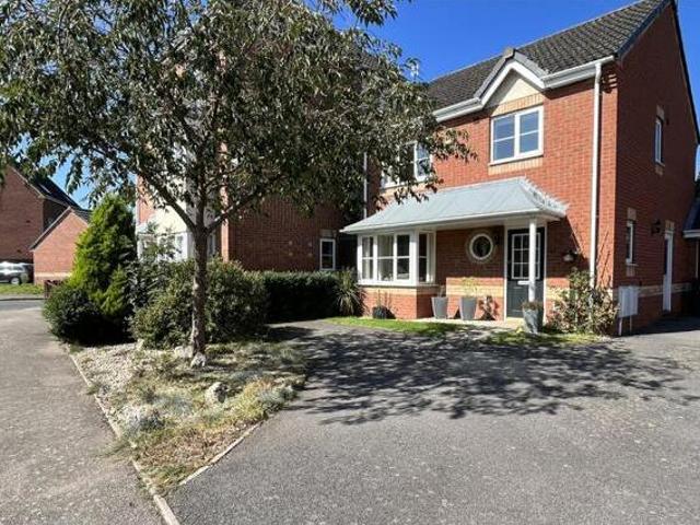 3 Bedroom Detached House For Sale In Bedworth, Warwickshire