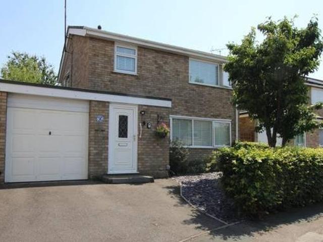 3 bedroom detached house for sale in Beechwood Avenue Melbourn SG8