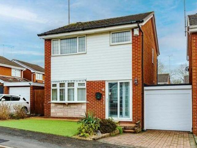 3 Bedroom Detached House For Sale In Beechwood