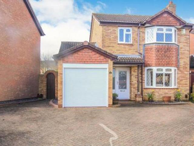 3 Bedroom Detached House For Sale In Beechcroft