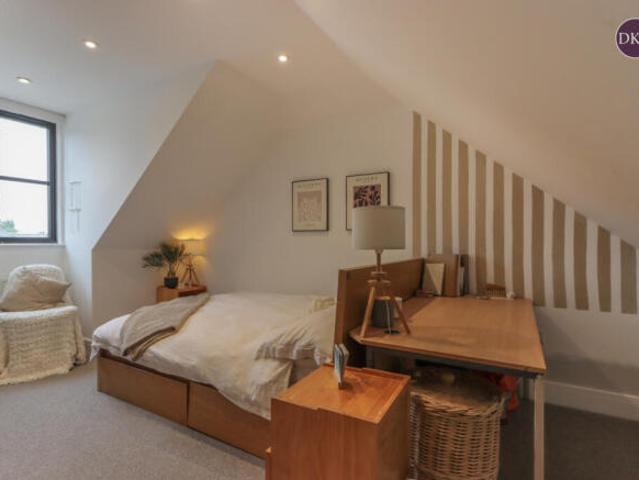 3 bedroom detached house for sale in Bellmount Wood Avenue, Cassiobury, WD17