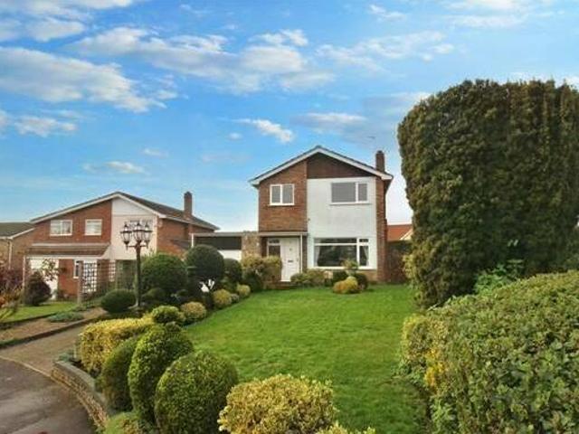 3 bedroom detached house for sale in Bellomonte Crescent Drayton Norwich Norfolk NR8