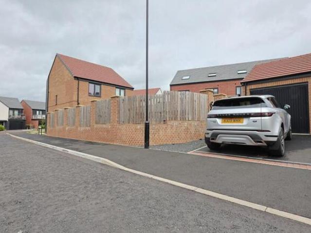 3 bedroom detached house for sale in Benton Crescent Fallow Park, Wallsend NE28