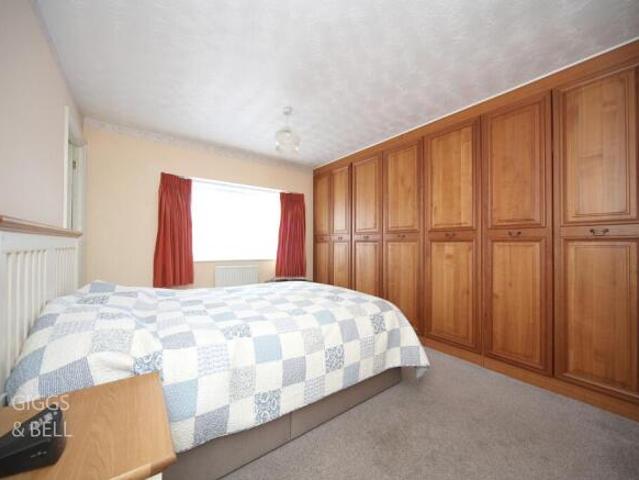 3 bedroom detached house for sale in Besford Close, Luton, Bedfordshire, LU2 8TX, LU2
