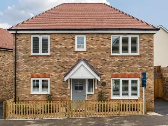 3 Bedroom Detached House For Sale In Billingshurst