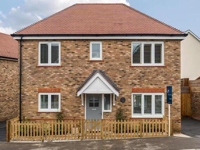 3 Bedroom Detached House For Sale In Billingshurst