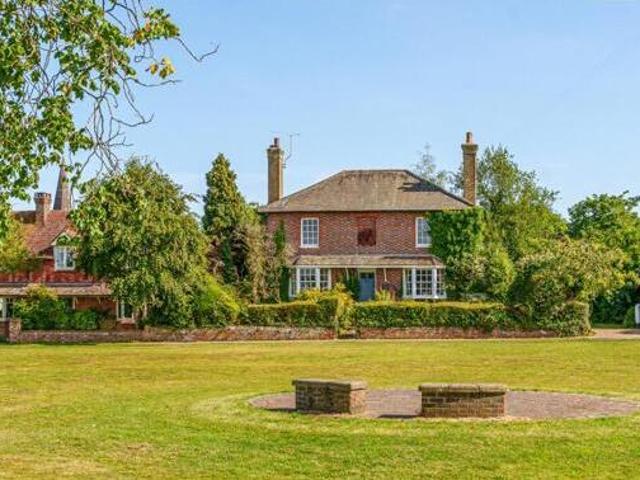 3 Bedroom Detached House For Sale In Billingshurst, West Sussex