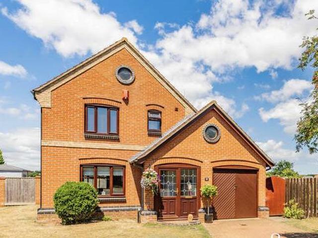 3 bedroom detached house for sale in Birch Close Oulton Broad NR32