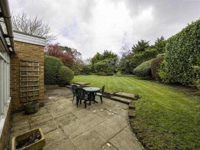 3 bedroom detached house for sale in Bishops Close, Hillingdon, UB10