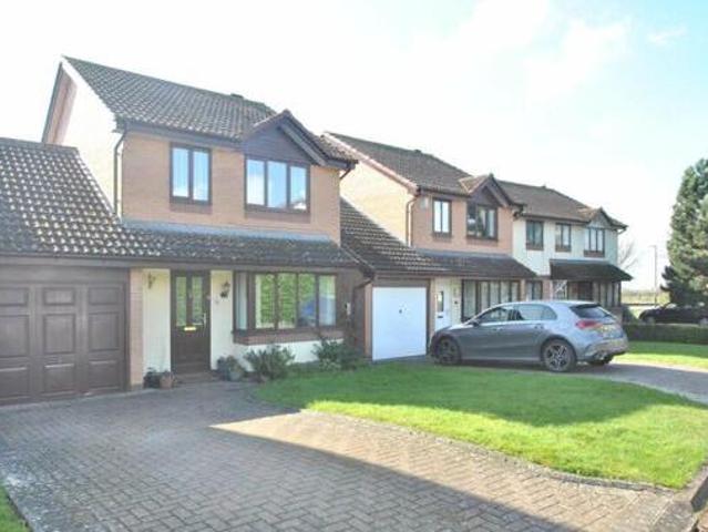 3 Bedroom Detached House For Sale In Bishops Cleeve, Cheltenham