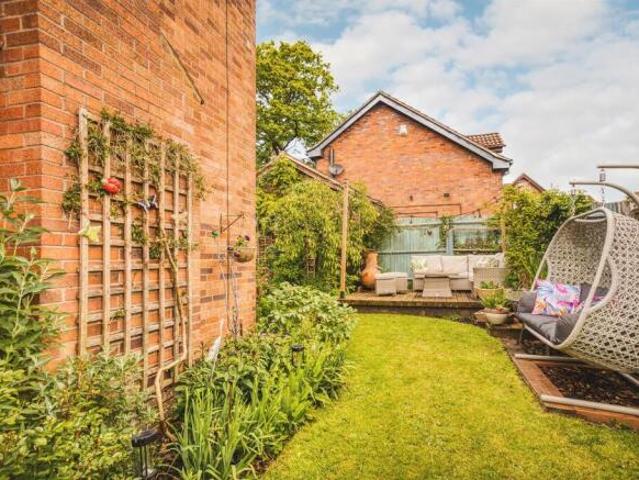 3 bedroom detached house for sale in Bishops Drive, Oakwood, Derby, DE21