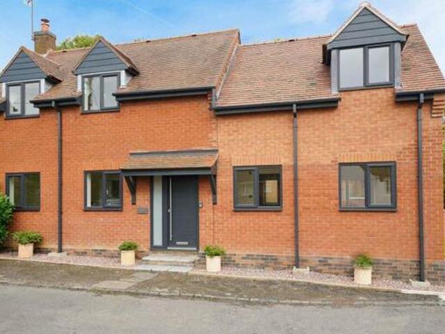 3 Bedroom Detached House For Sale In Bishops Itchington