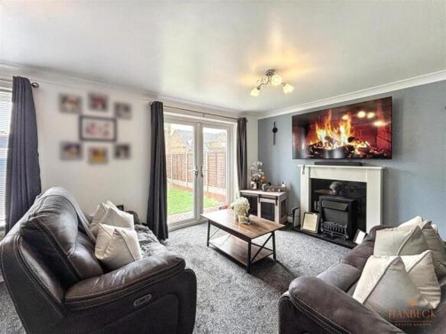 3 bedroom detached house for sale in Blackwater Way, Kingswood, HU7