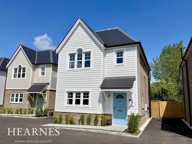 3 bedroom detached house for sale in Blandford Road, Hamworthy, Poole, BH15
