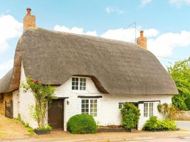 3 Bedroom Detached House For Sale In Blisworth, Northamptonshire