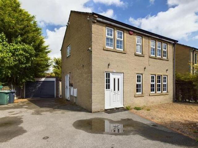 3 Bedroom Detached House For Sale In Bradford, West Yorkshire