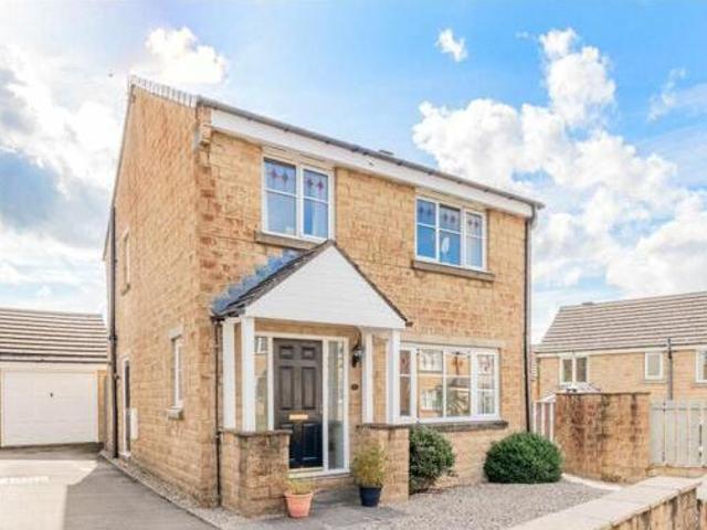 3 Bedroom Detached House For Sale In Bradford, West Yorkshire