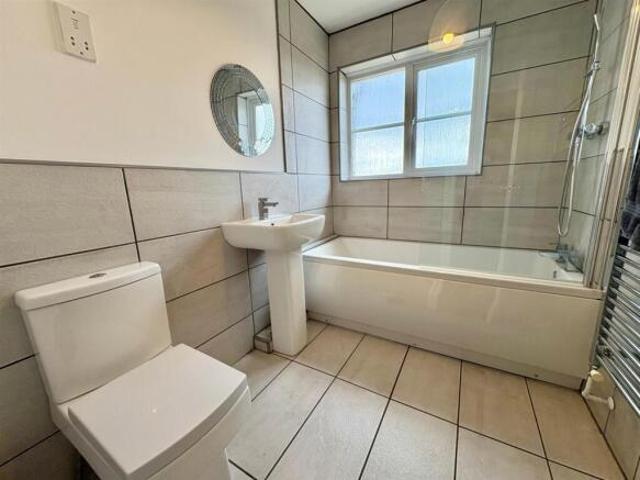 3 bedroom detached house for sale in Bradshaw View, Queensbury, BD13