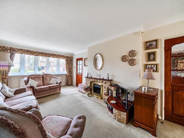 3 bedroom detached house for sale in Bramcote Lane, Wollaton, Nottinghamshire, NG8