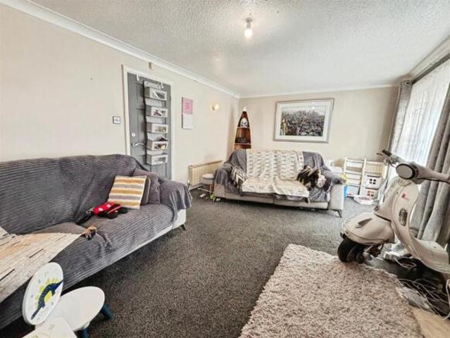 3 bedroom detached house for sale in Brearcliffe Drive, Bradford, BD6 2LE, BD6