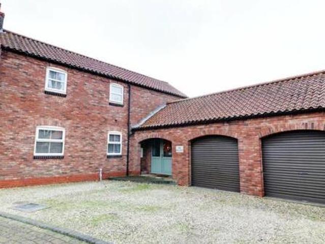 3 Bedroom Detached House For Sale In Brigg Road, Wrawby