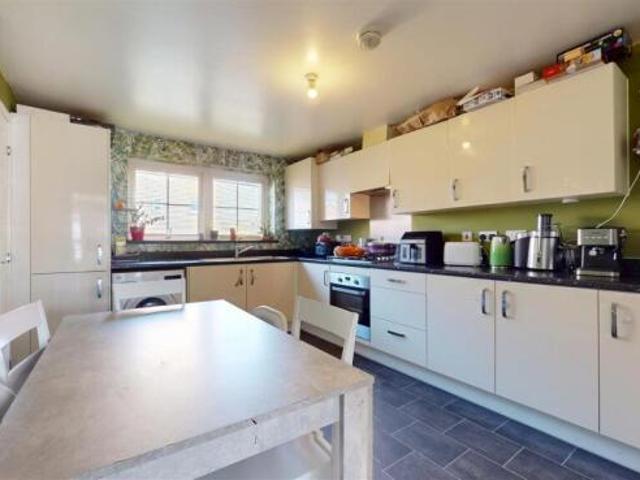 3 bedroom detached house for sale in Bridgewater Close, Brooklands, Milton Keynes, MK10
