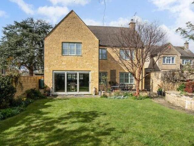 3 Bedroom Detached House For Sale In Broadway