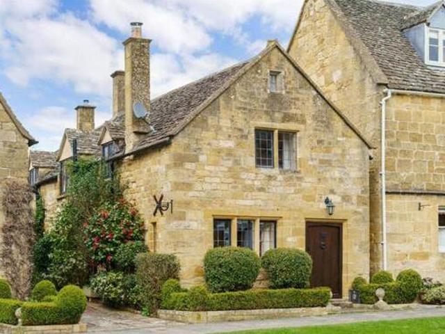 3 Bedroom Detached House For Sale In Broadway, Worcestershire