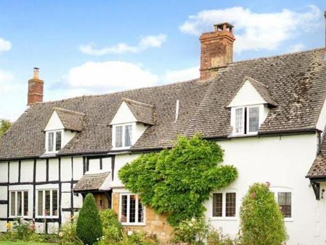 3 Bedroom Detached House For Sale In Broadway, Worcestershire