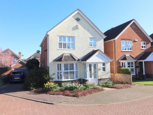 3 bedroom detached house for sale in Broadacres, Bushmead, Luton, LU2 7YF, LU2