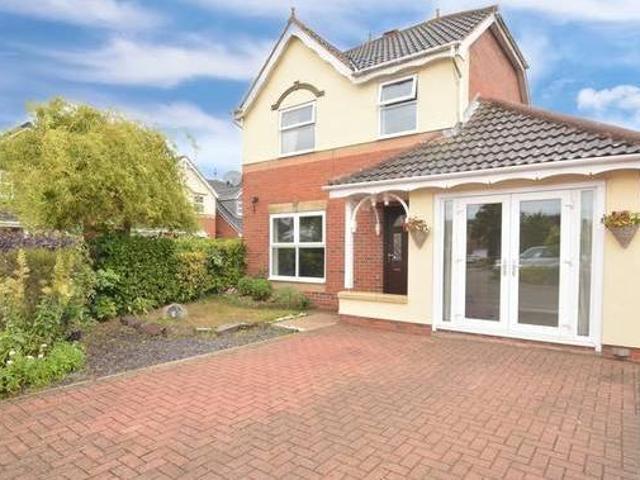 3 bedroom detached house for sale in Broadlands Bramley S66