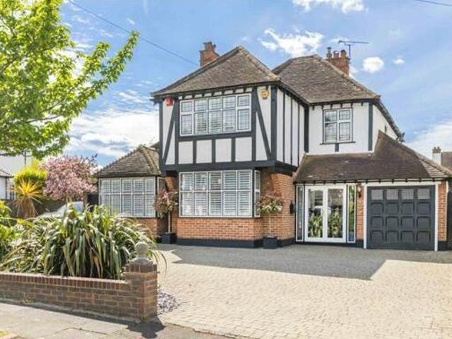 3 Bedroom Detached House For Sale In Bromley
