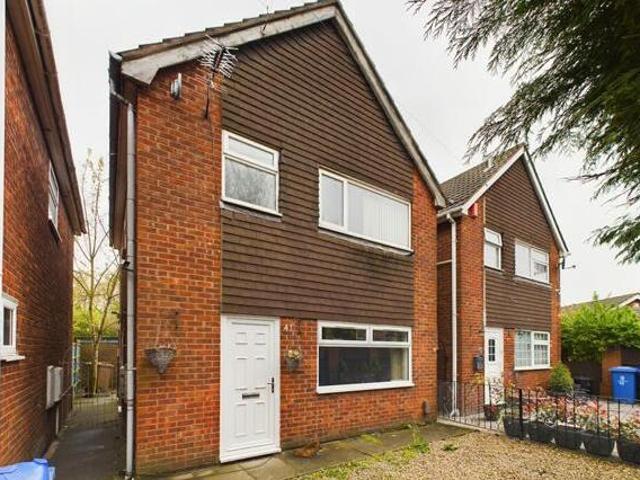 3 Bedroom Detached House For Sale In Bucknall, Stoke on trent