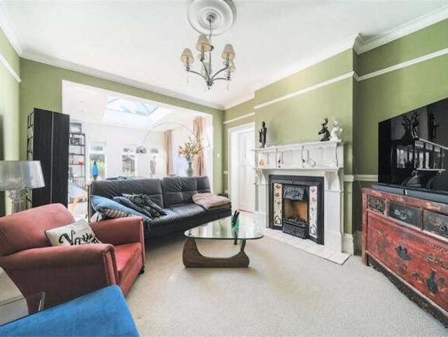 3 bedroom detached house for sale in Goldington Road, Bedford, MK41