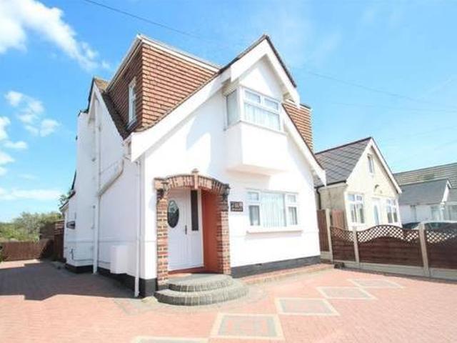 3 bedroom detached house for sale in Golf Green Road ClactononSea CO15