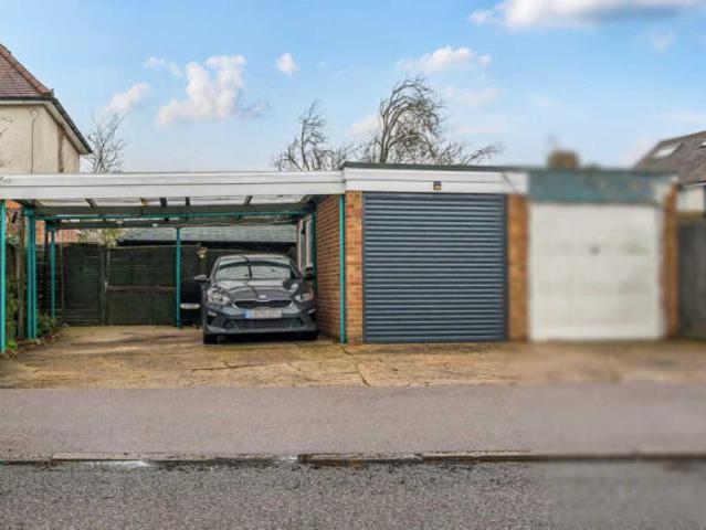 3 bedroom detached house for sale in Goodwood Avenue, Watford WD24 5LA, WD24
