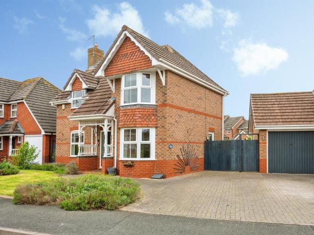 3 bedroom detached house for sale in Gawtree Way, Worcester, WR4