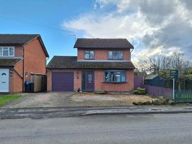 3 Bedroom Detached House For Sale In Gains Park