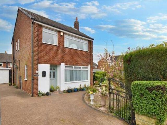 3 Bedroom Detached House For Sale In Gildersome, Morley