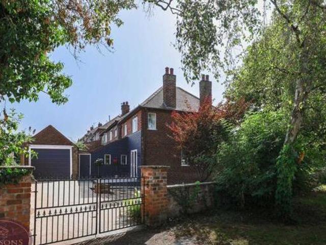 3 Bedroom Detached House For Sale In Giltbrook, Nottingham