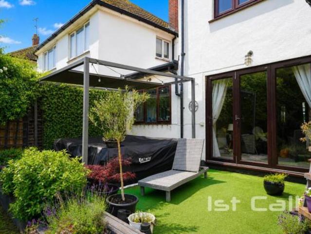 3 bedroom detached house for sale in Glynde Way, Southend On Sea, SS2