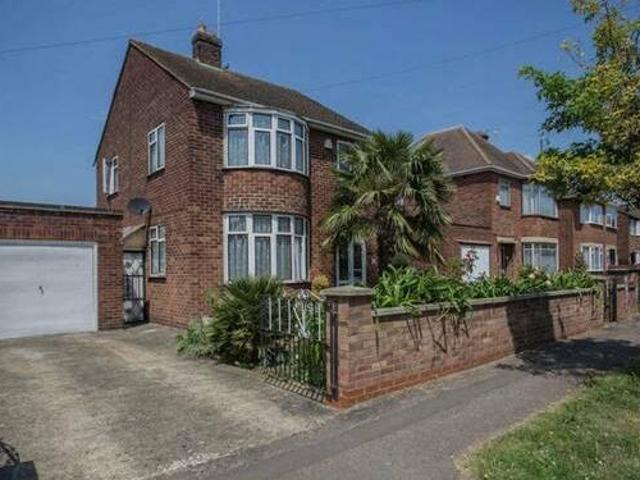 3 bedroom detached house for sale in Gloucester Road Peterborough PE2