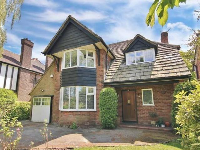 3 bedroom detached house for sale in Grangeway Handforth SK9