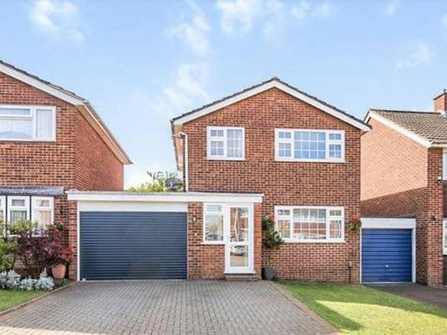 3 bedroom detached house for sale in Grangeways Close Gravesend DA11