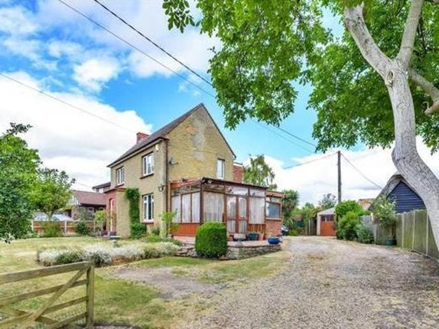 3 bedroom detached house for sale in Green End Renhold Bedfordshire MK41