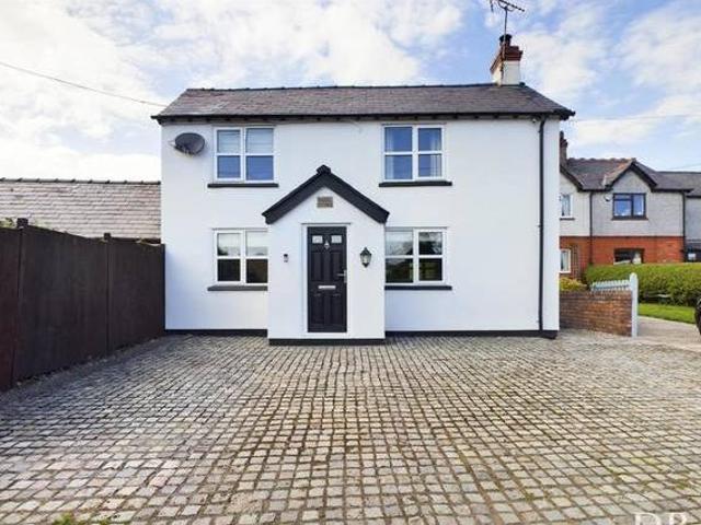 3 bedroom detached house for sale in Green Lane Saughall Chester CH1