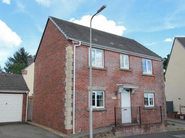 3 Bedroom Detached House For Sale In Grovers Field