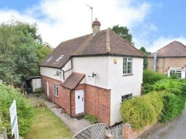 3 bedroom detached house for sale in Guildford Road Lightwater Surrey GU18